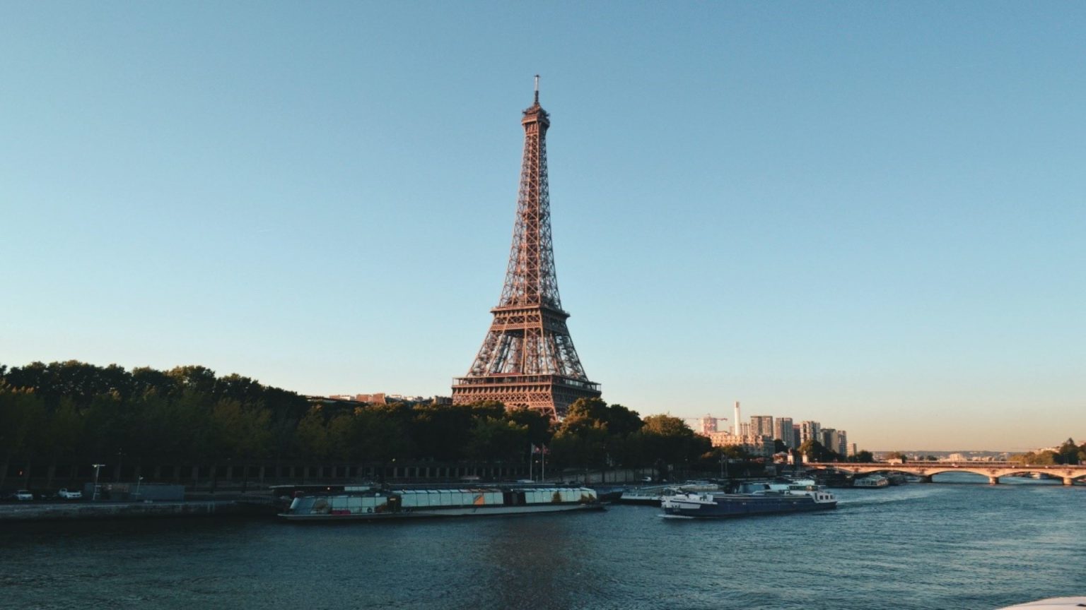 6 Amazing Skyscraper Zoom Backgrounds You Need to Try